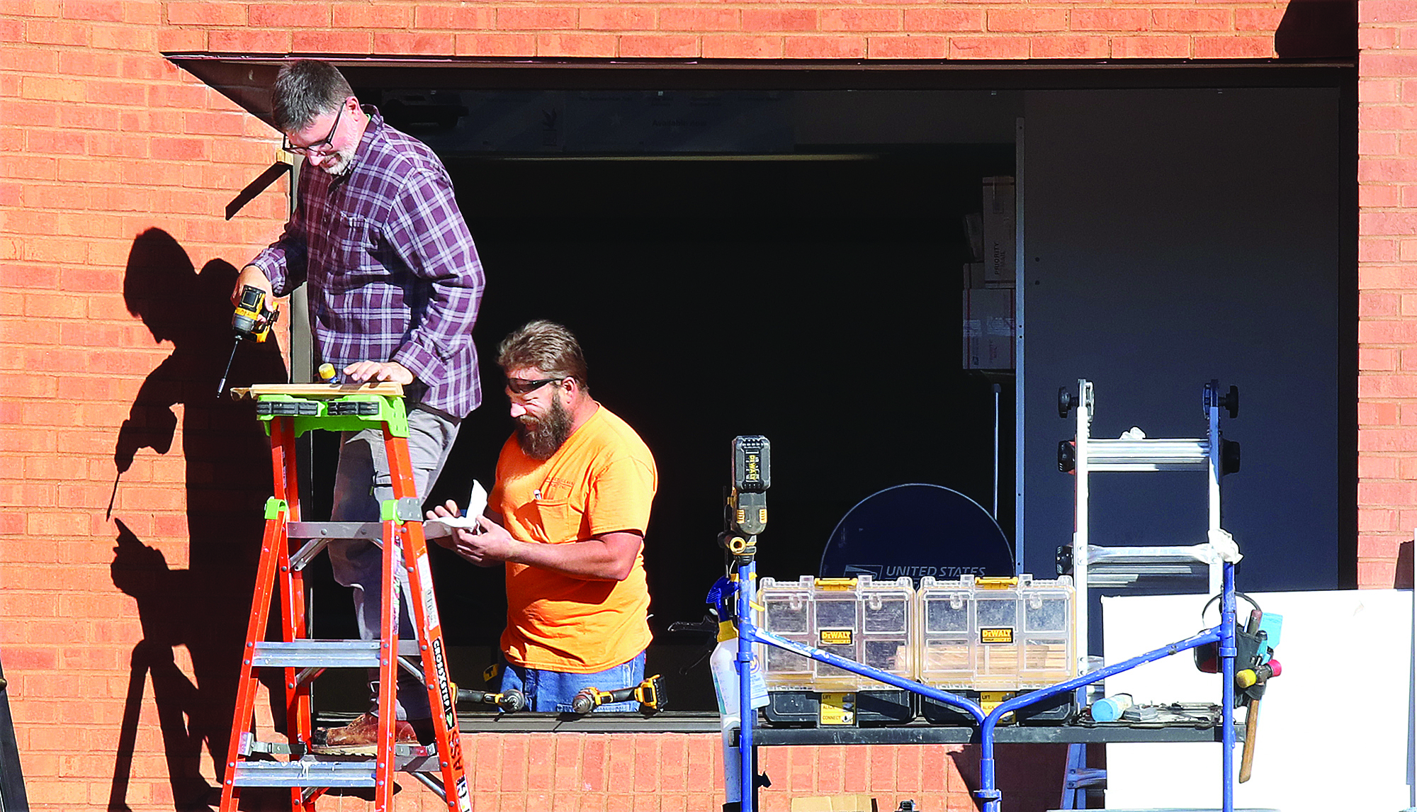 Chambliss passes for 3 scores, Lacy rushes for 3 TDs as No. 7 ...