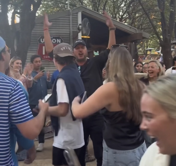 Country music trailblazer spotted at renowned Texas restaurant