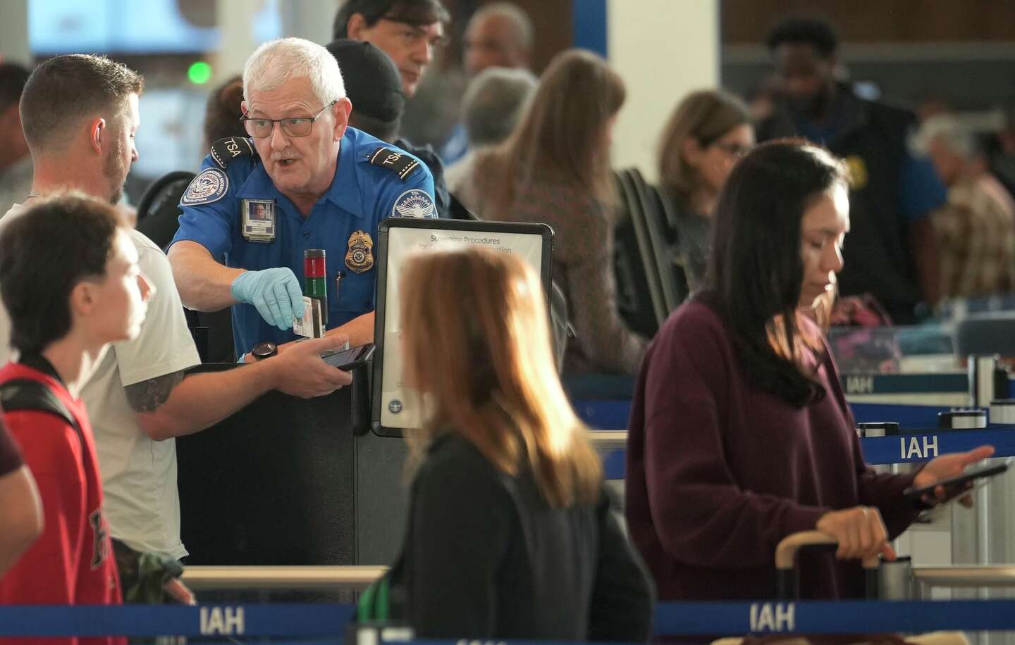 IAH TSA wait times expected to exceed 1 hour Friday