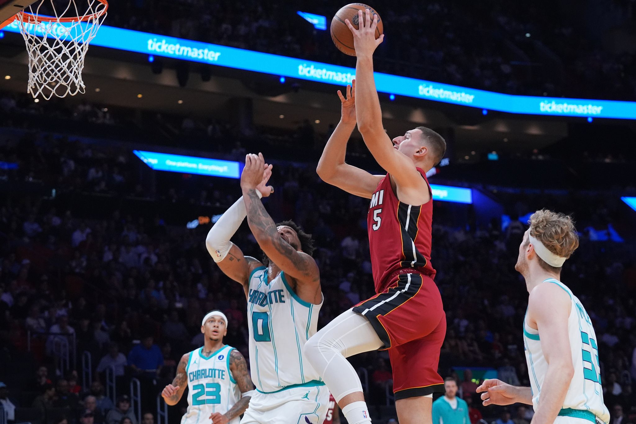Powell scores 25, Heat start fast and run away from Hornets in NBA Cup ...