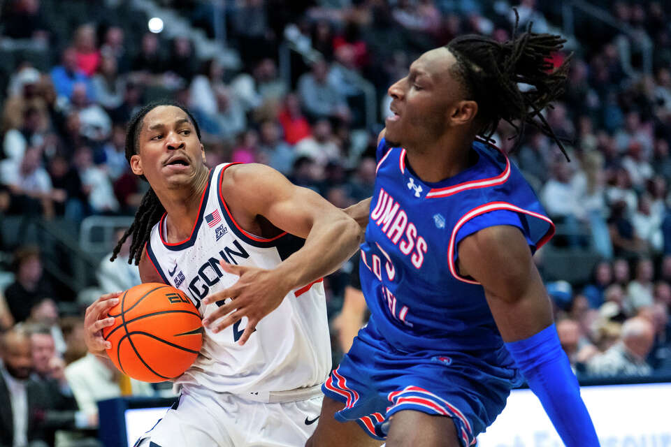 UConn men's basketball beats UMass Lowell in historic rout