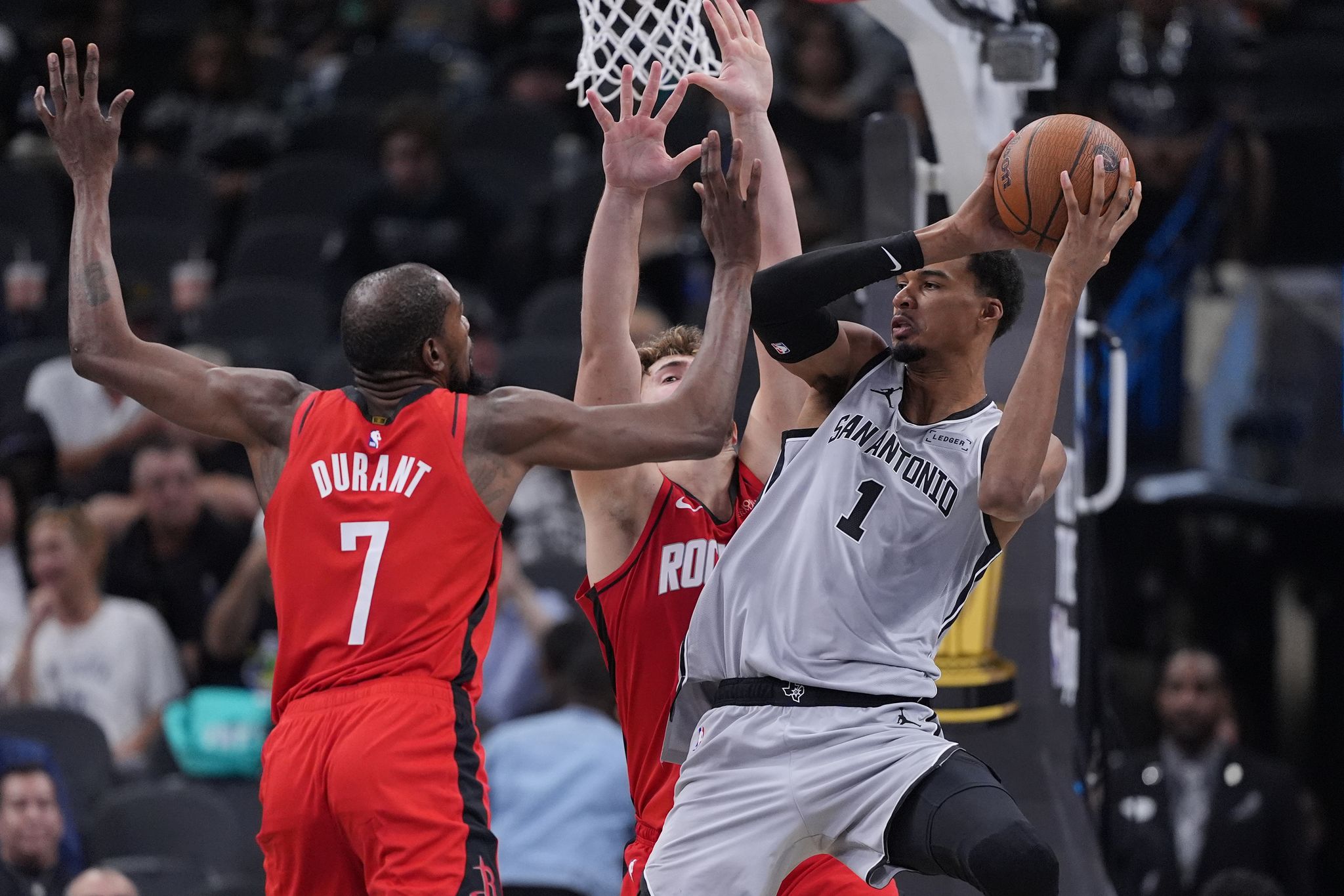 Barnes scores 24 as Spurs beat Rockets 121-110 in NBA Cup opener