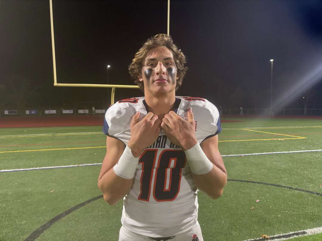 Lyman Hall football tops Branford behind Casey's 4 touchdowns