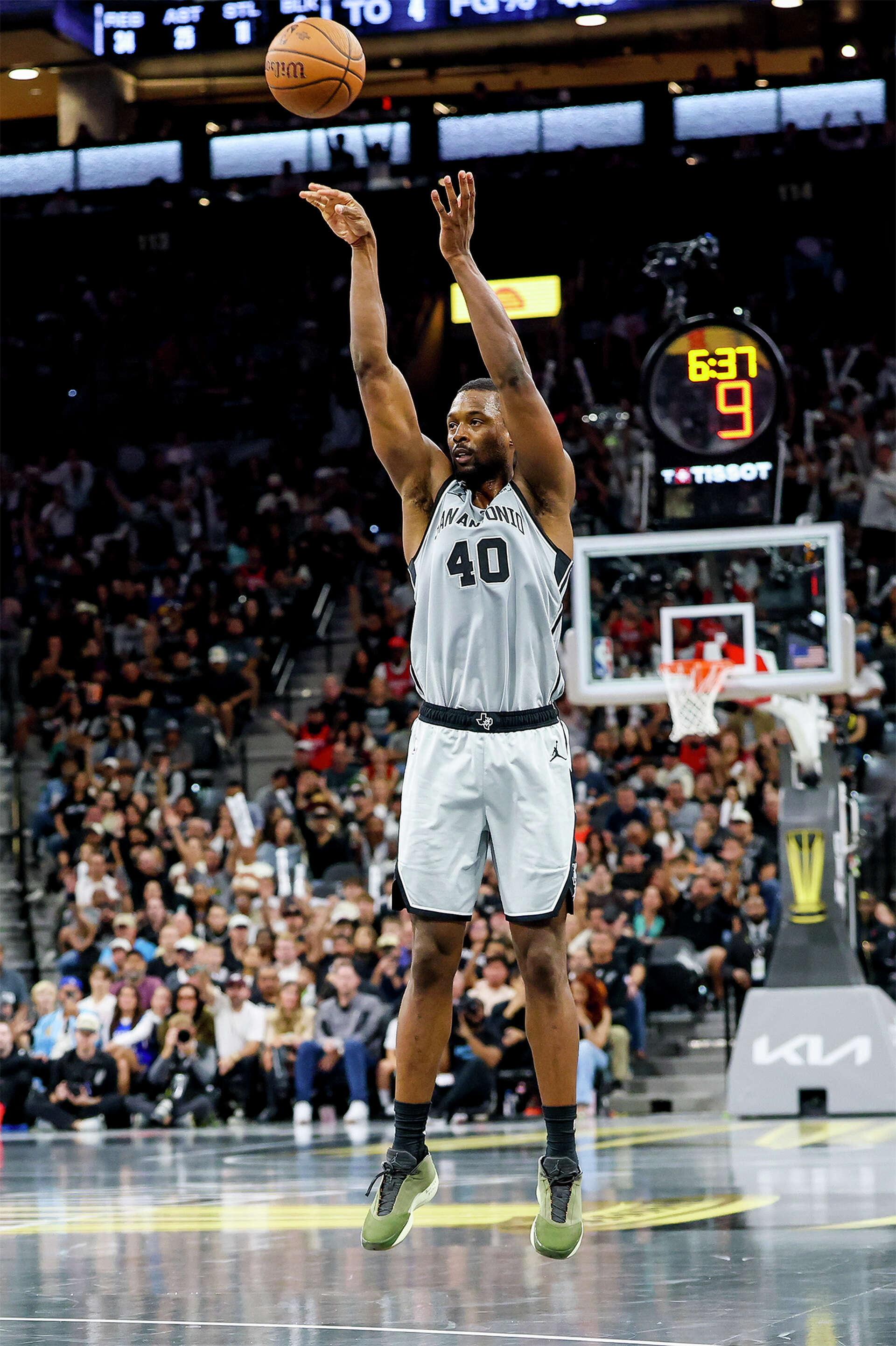 How Spurs' Harrison Barnes became the NBA's version of Forrest Gump