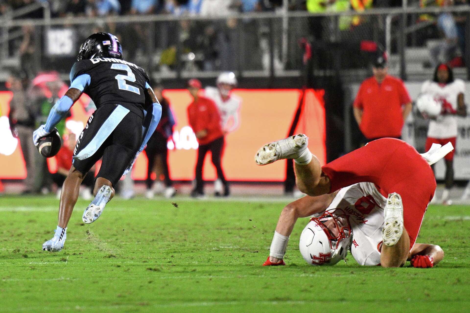Houston Cougars beat UCF on late field goal for eighth win of season