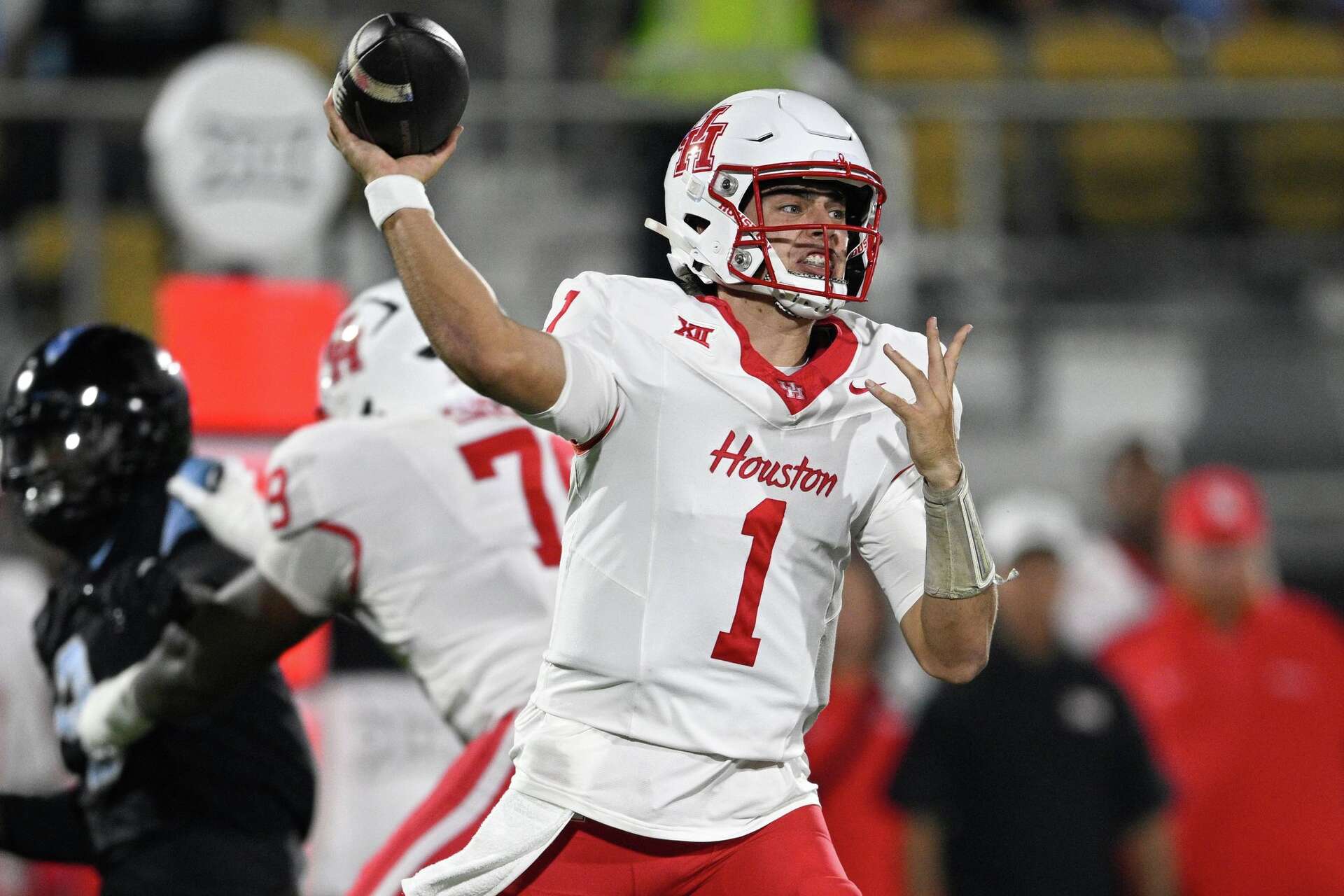 Houston Cougars beat UCF on late field goal for eighth win of season