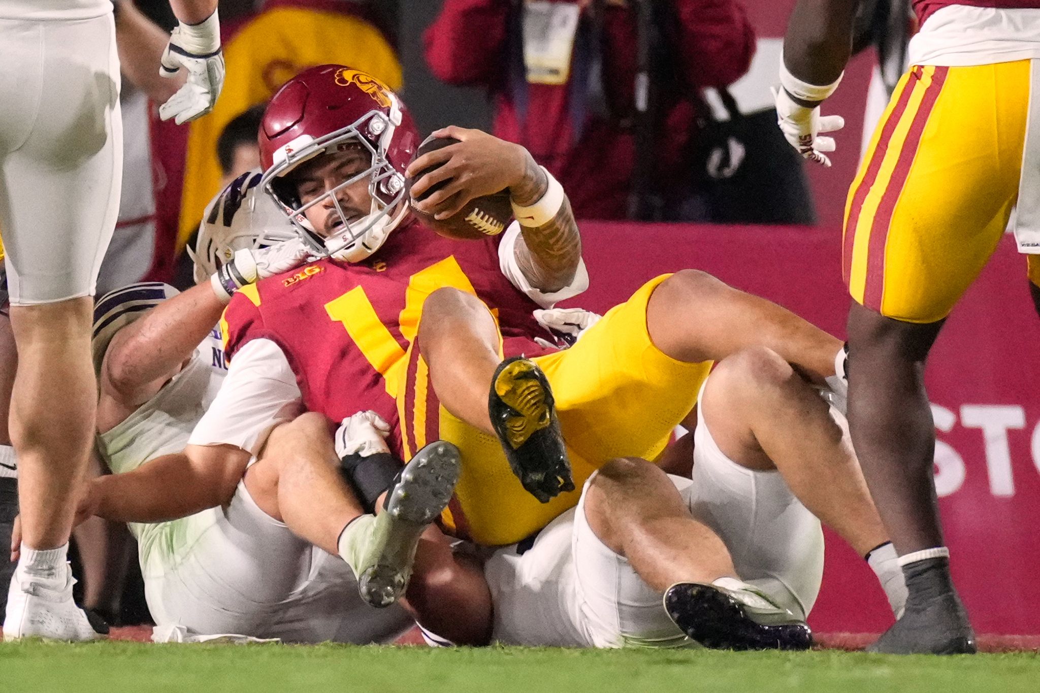 Lemon scores through air, on ground in No. 20 USC's 38-17 win over ...