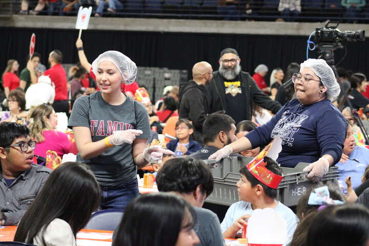PHOTOS: Thousands fed at H-E-B’s Feast of Sharing in Laredo