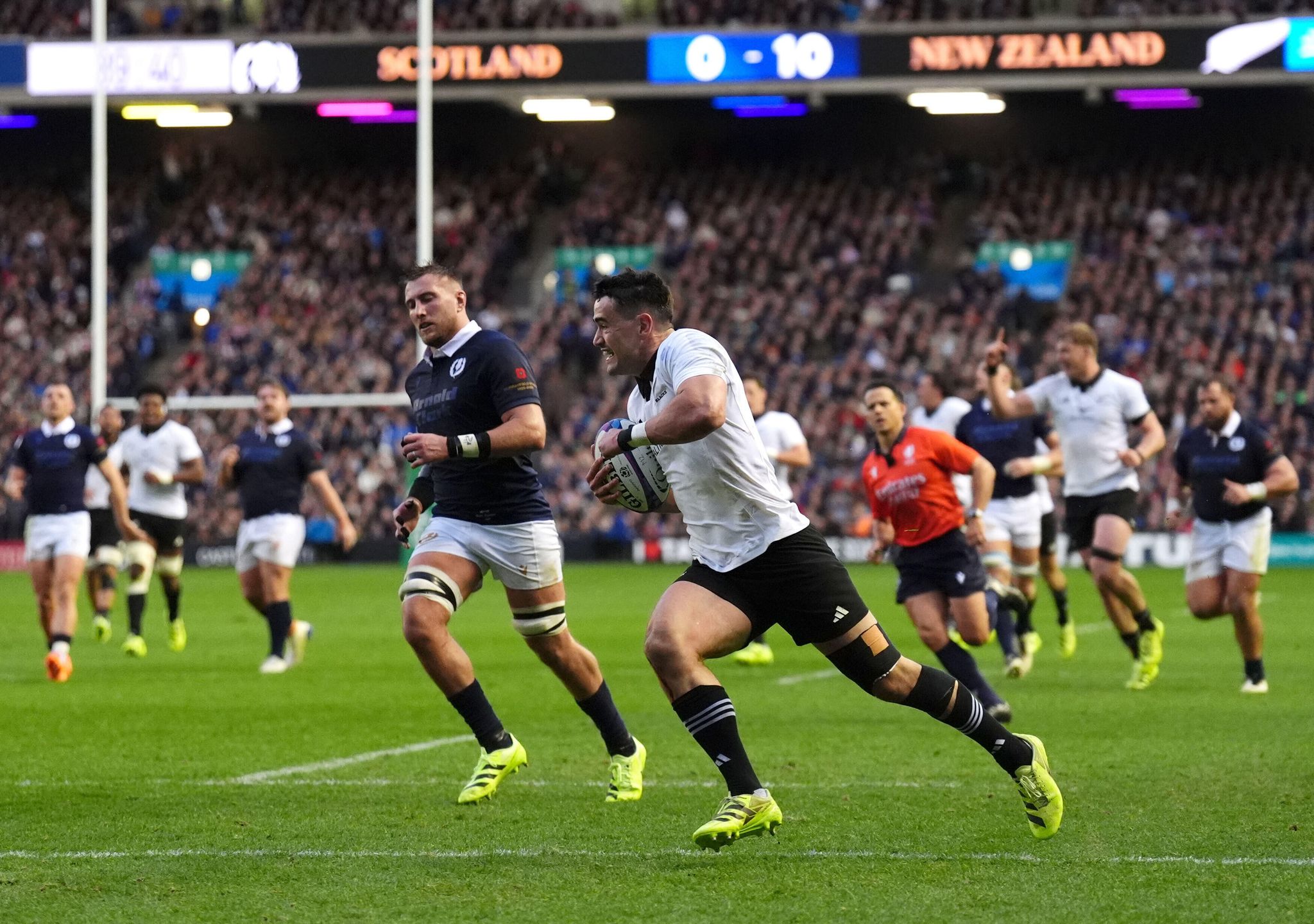 All Blacks overcome three yellow cards to stay unbeaten against Scotland