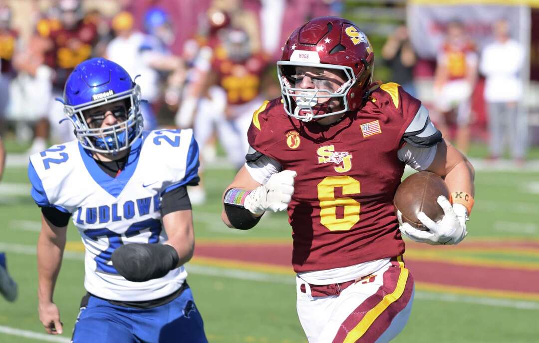 St. Joseph football beats Ludlowe for Joe Della Vecchia's 200th win
