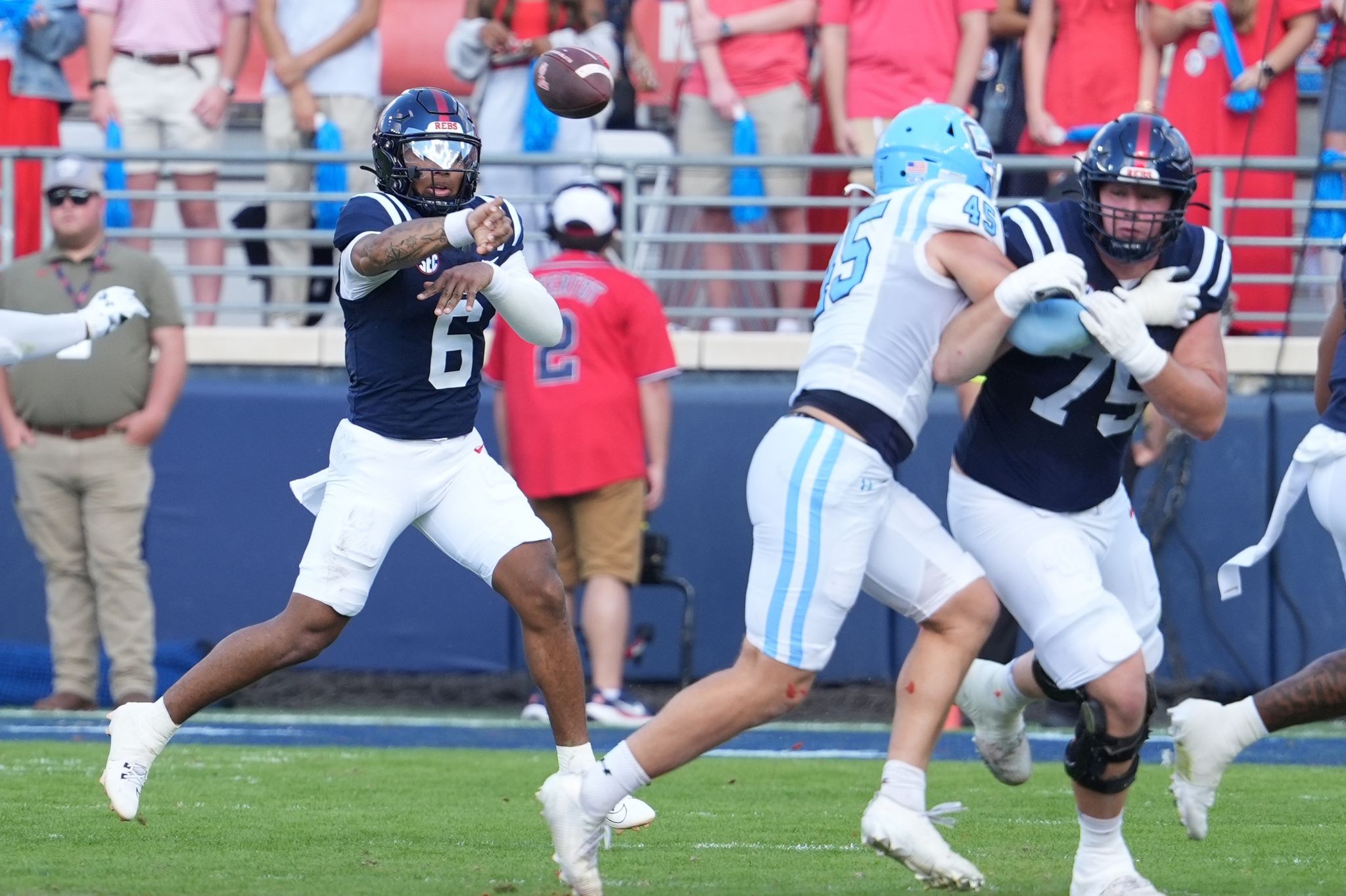 Chambliss passes for 3 scores, Lacy rushes for 3 TDs as No. 7 ...