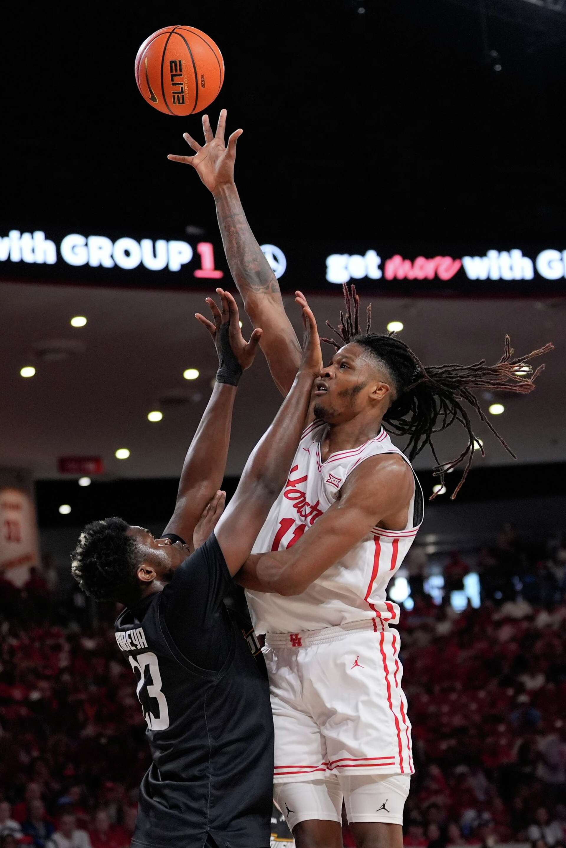 No. 2 Houston shuts down Towson down the stretch, improves to 2-0