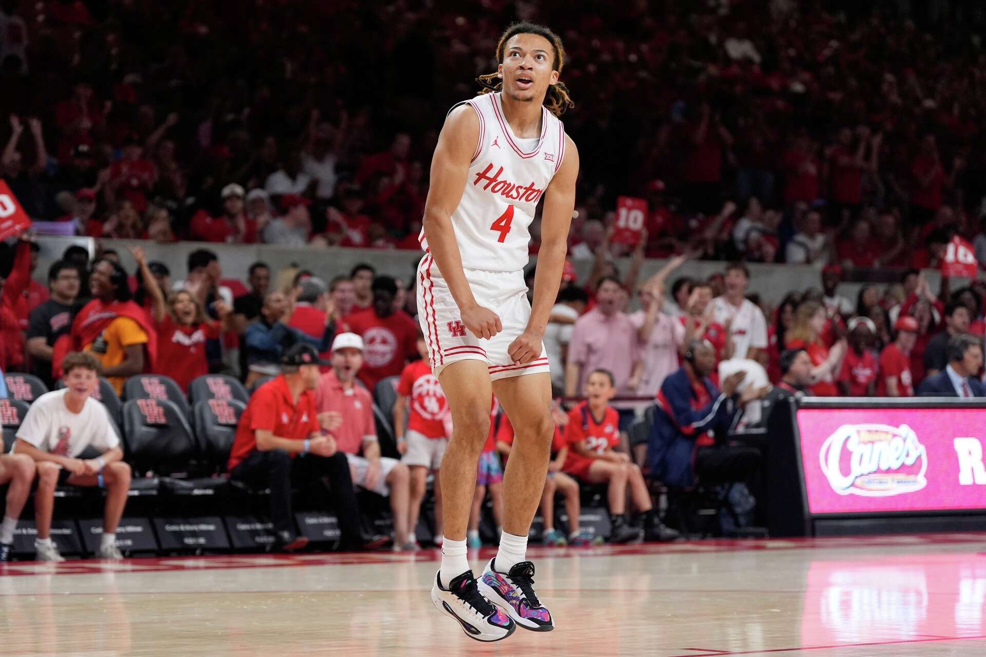 No. 2 Houston shuts down Towson down the stretch, improves to 2-0