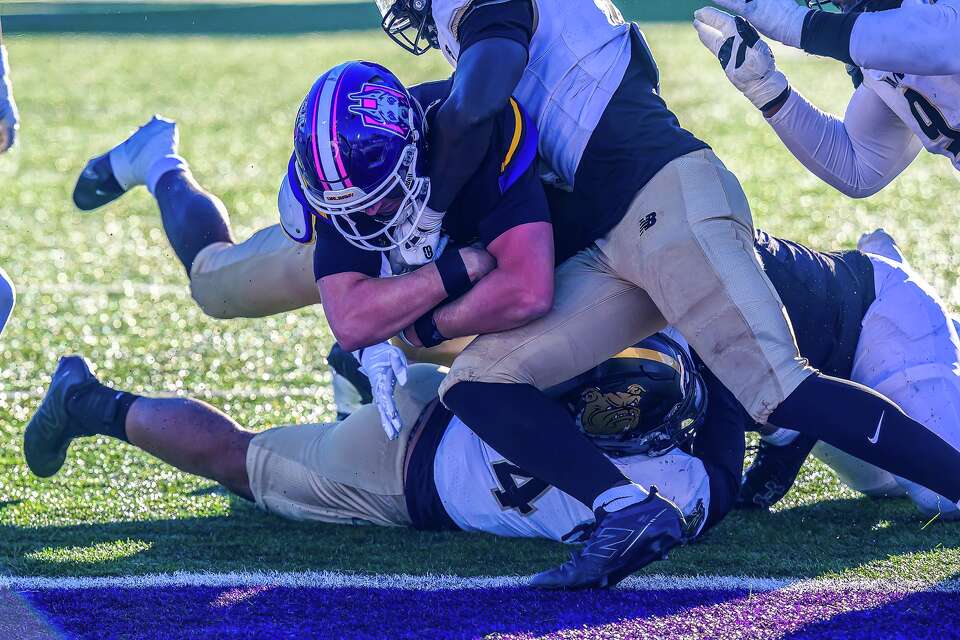 UAlbany football squanders 10-point lead, remains winless in CAA