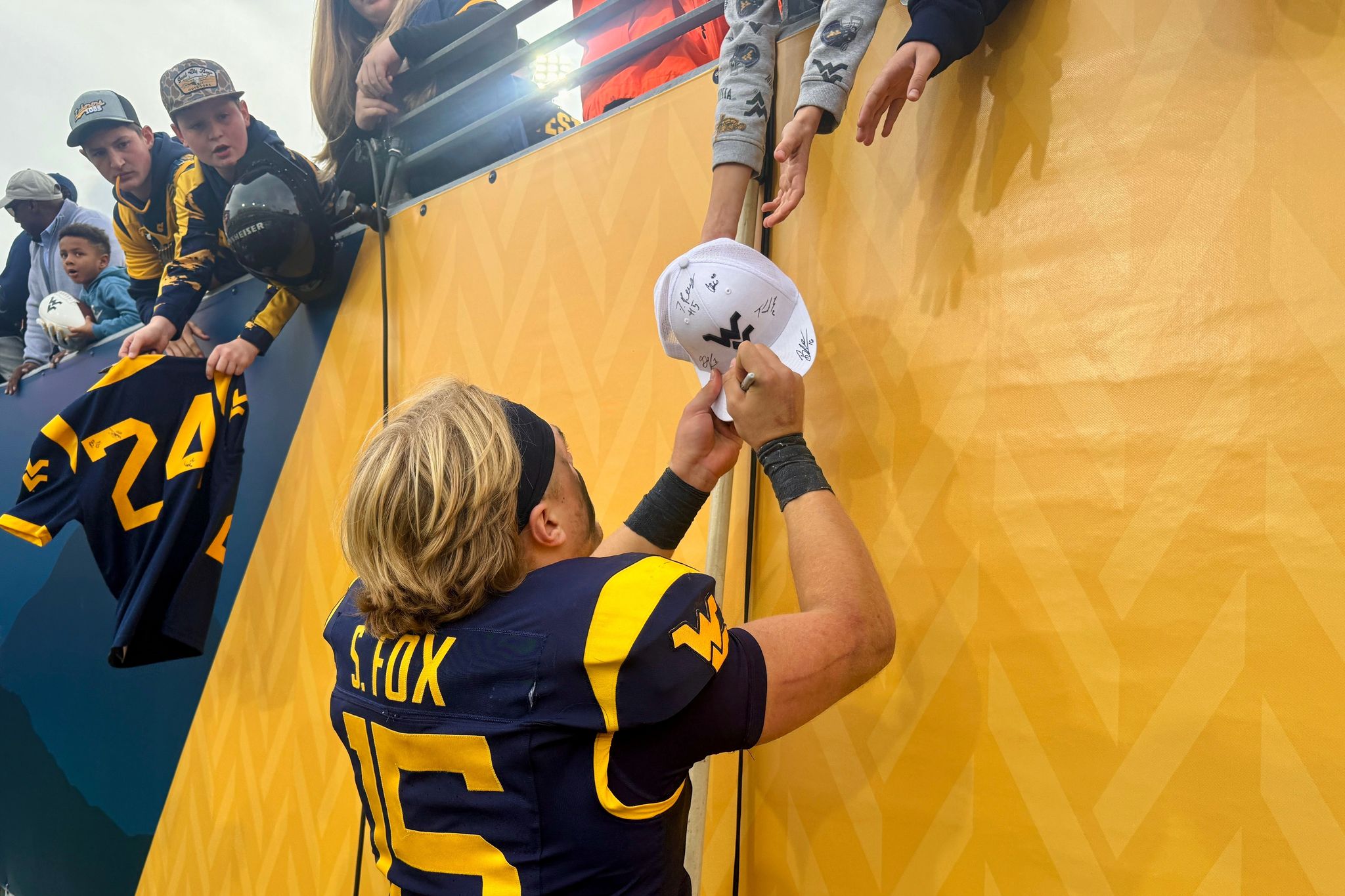 Scotty Fox Jr., Curtis Jones lead West Virginia to 29-22 win over Colorado