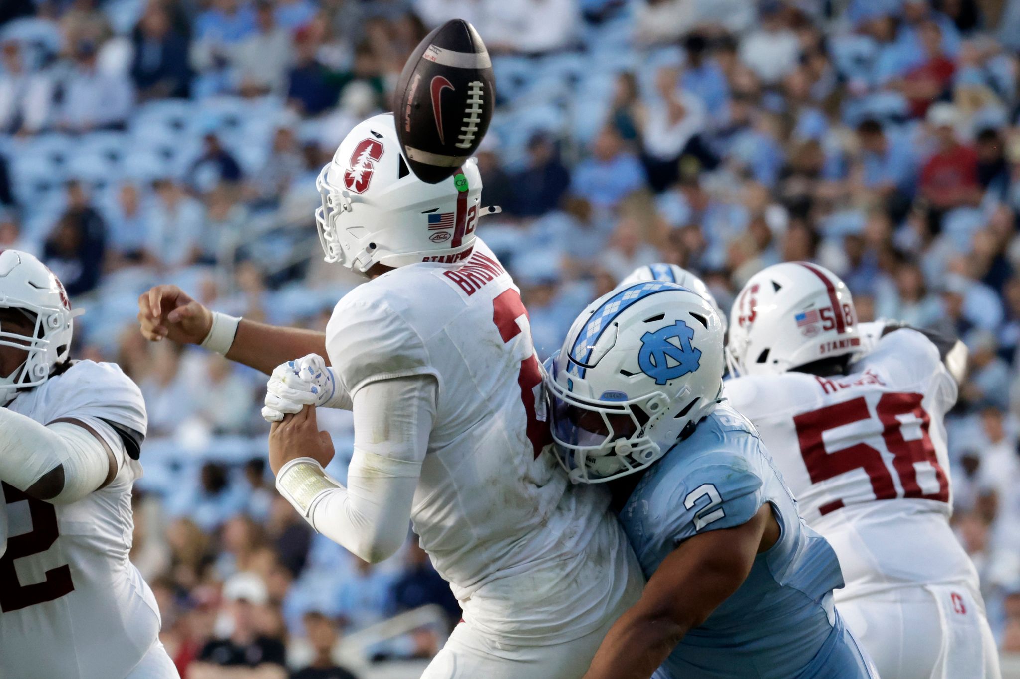 Lopez throws 2 TD passes, North Carolina beats Stanford 20-15