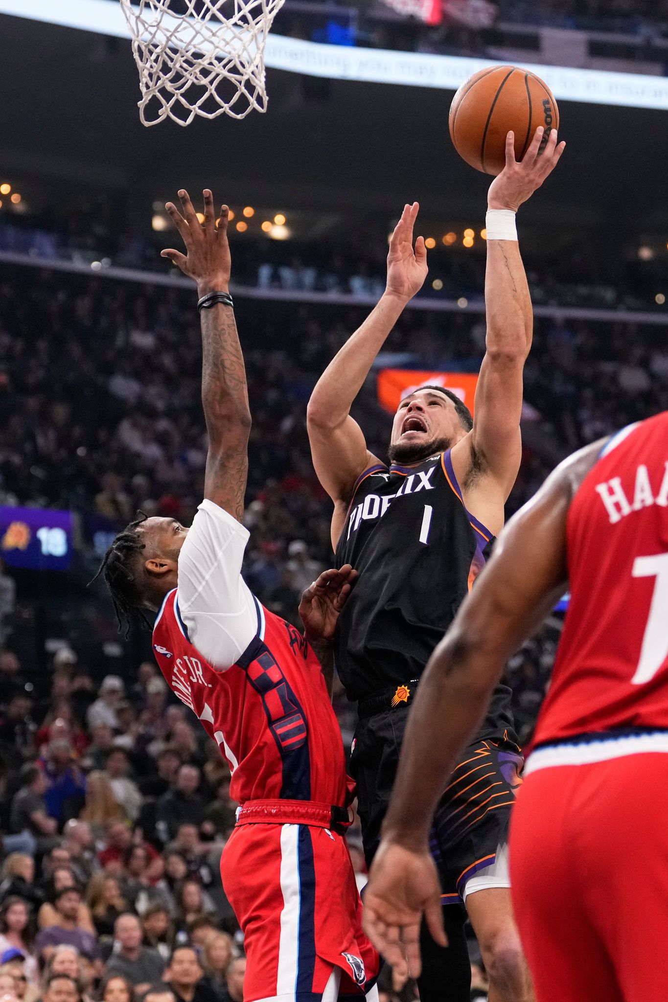 Booker barely misses his 1st regular-season triple-double, still leads ...