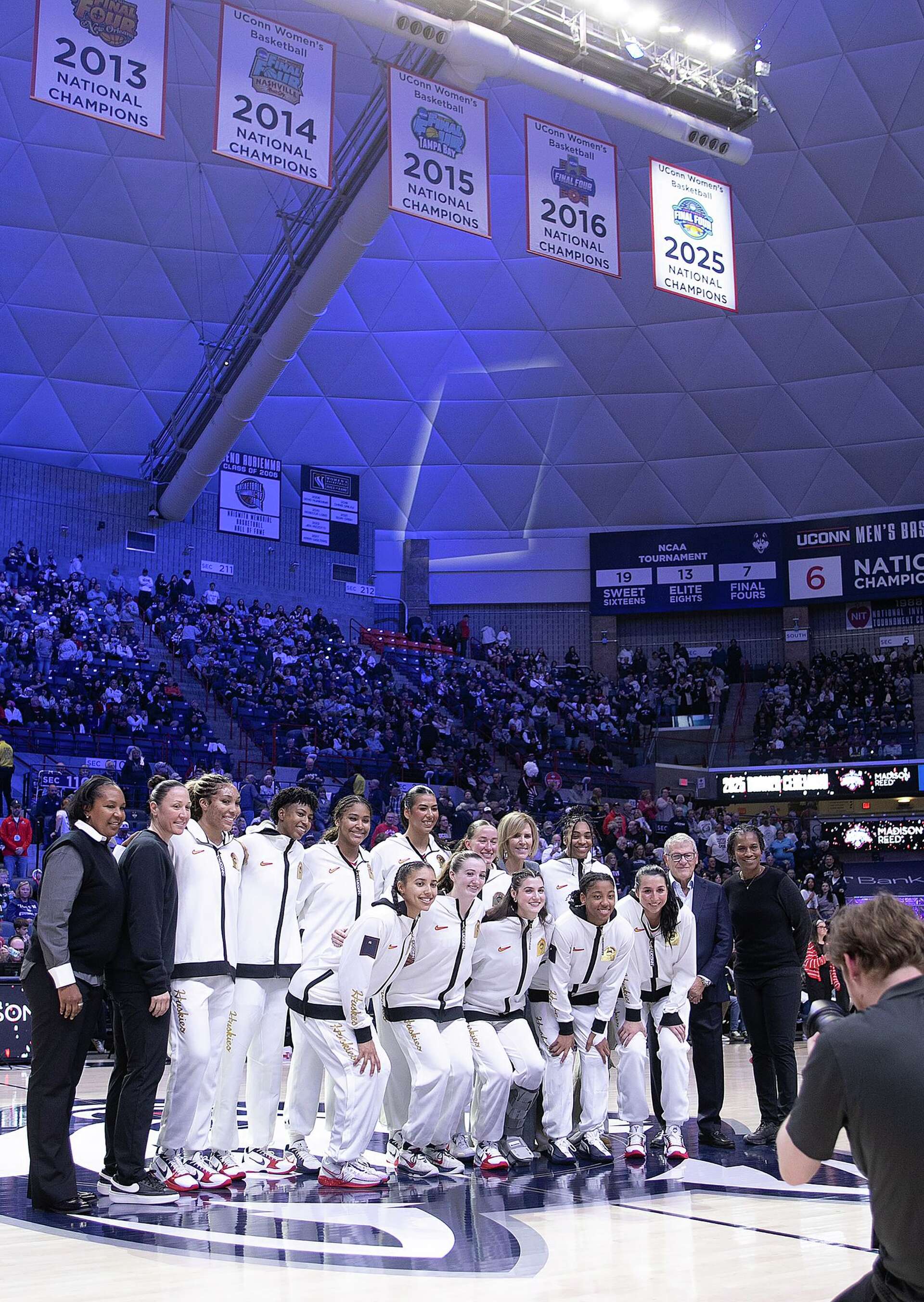 Sarah Strong, Azzi Fudd lead UConn over Florida State