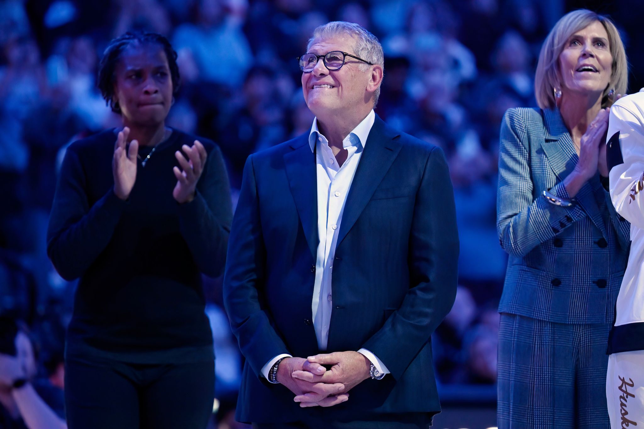 Geno Auriemma talks UConn women's basketball's banner ceremony
