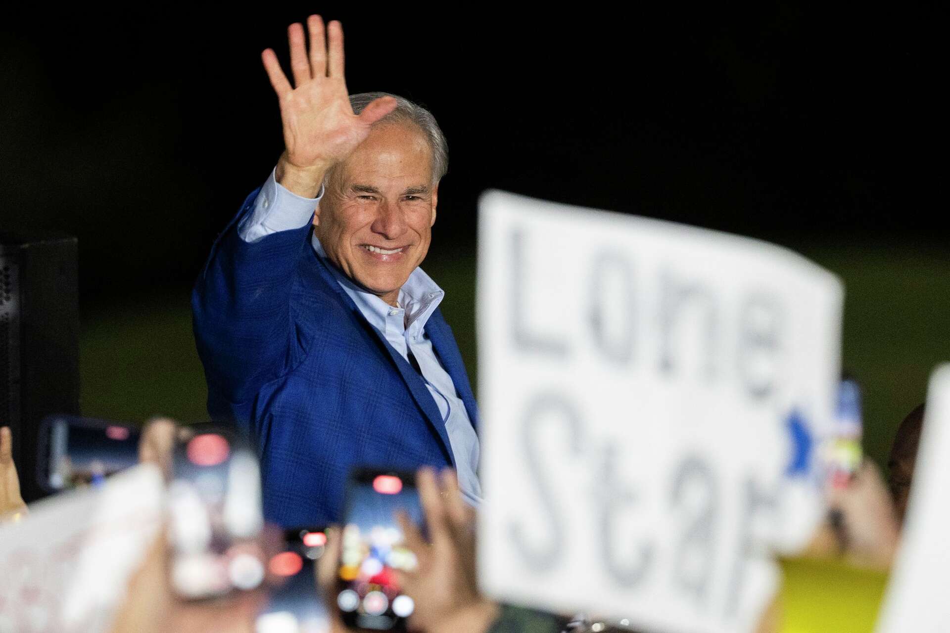 Who is running against Greg Abbott in 2026? Poll reveals frontrunner.