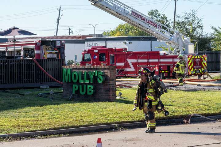 Fire ruins Molly's Pub in Clear Lake, leaving locals devastated