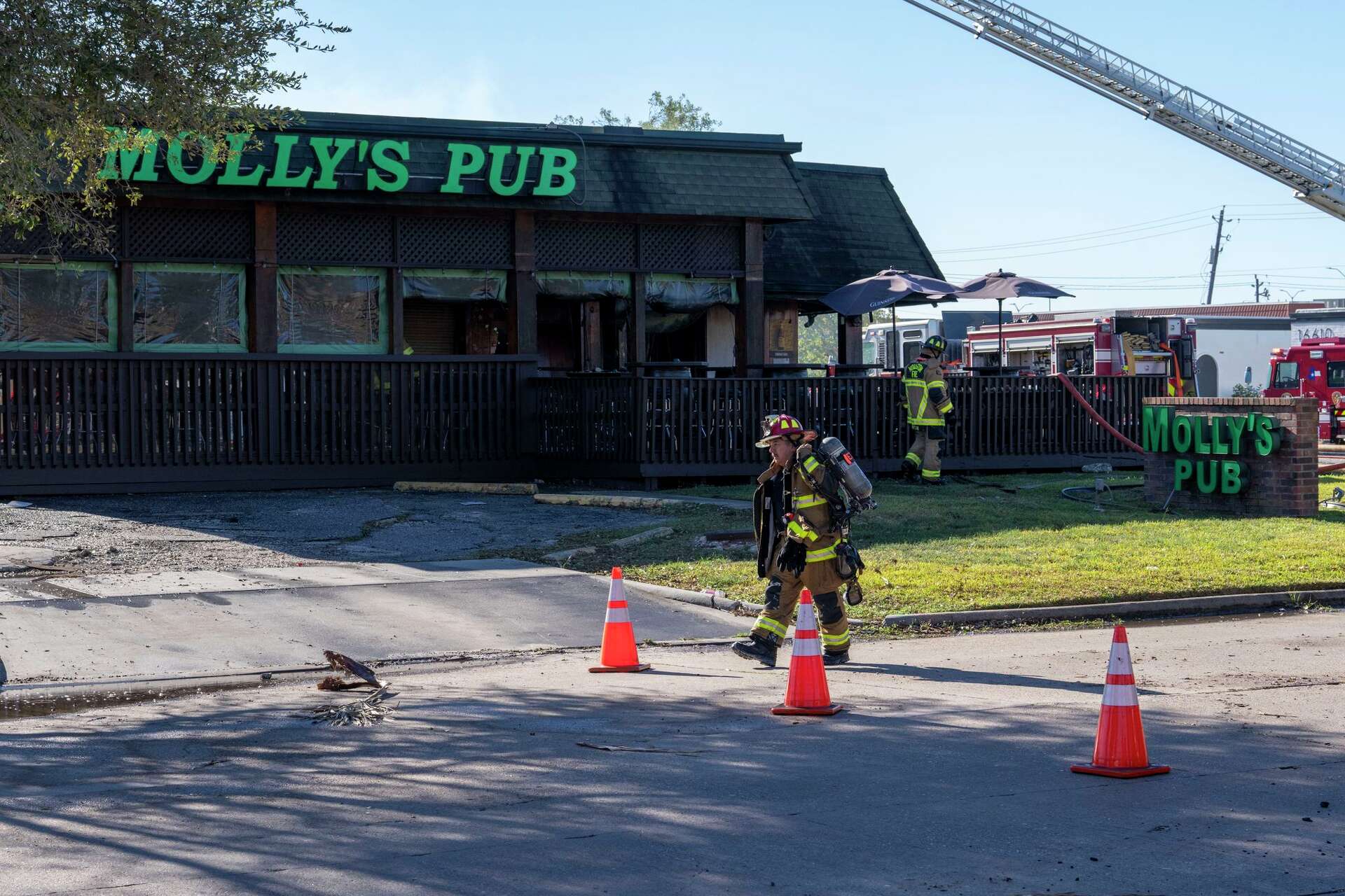 Fire ruins Molly's Pub in Clear Lake, leaving locals devastated