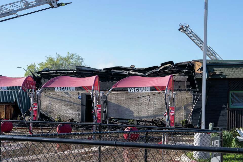 Fire ruins Molly's Pub in Clear Lake, leaving locals devastated