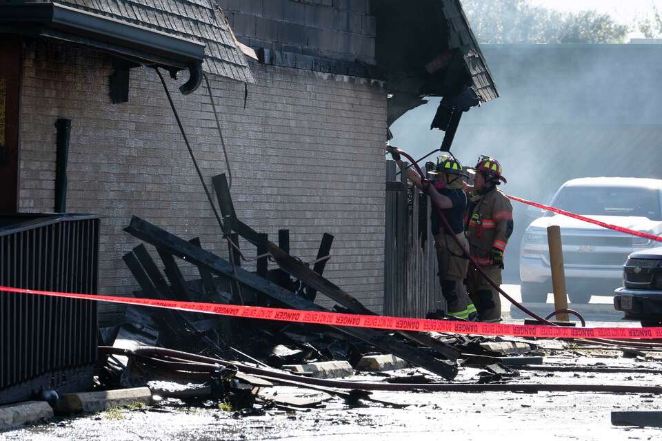 Fire ruins Molly's Pub in Clear Lake, leaving locals devastated