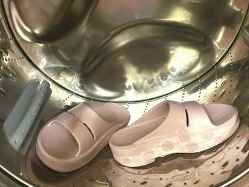 OOFOS OOmega OOahh Recovery Slides review (2025)