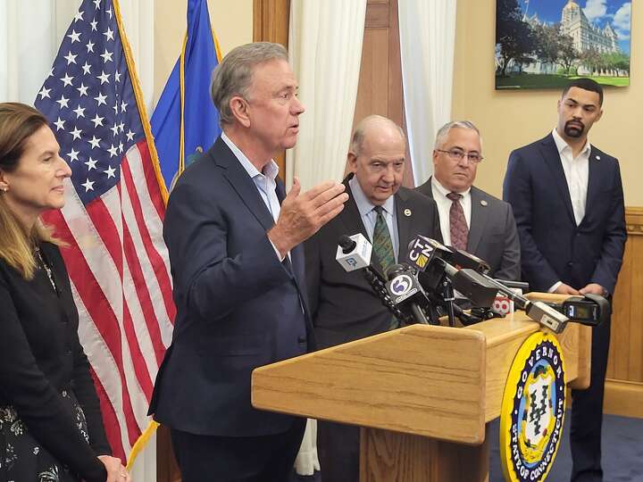CT lawmakers push $500M contingency fund amid federal shutdown talks
