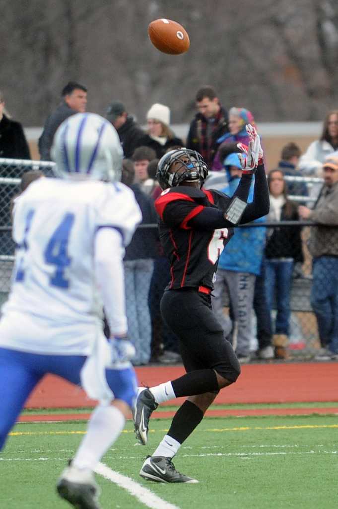 Warde holds off Ludlowe