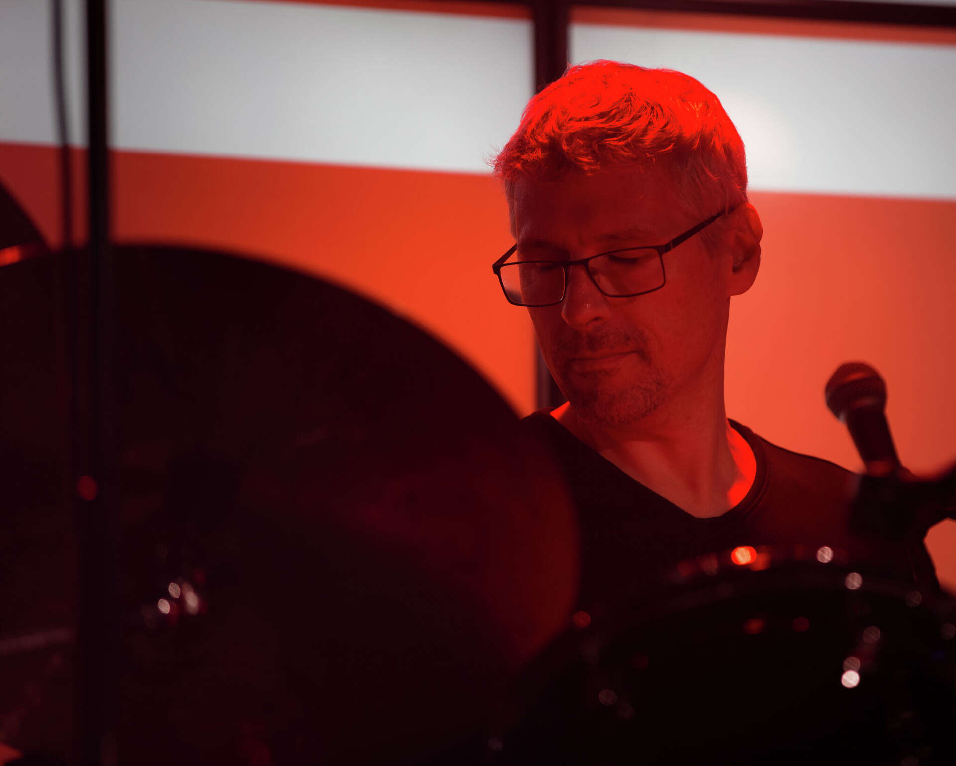 Bright Dog Red brings improv jazz style to new studio album