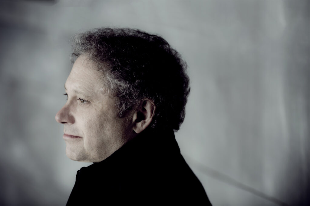 Richard Egarr joins Philharmonia for 'Coffee' and Bach