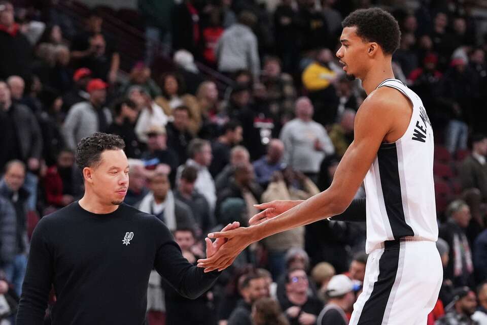 Spurs coach not sure about whether Victor Wembanyama starts vs. Knicks