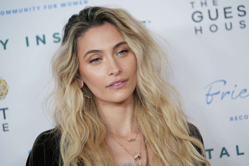 Paris Jackson stuns at Queens of the Stone Age concert in S.F.