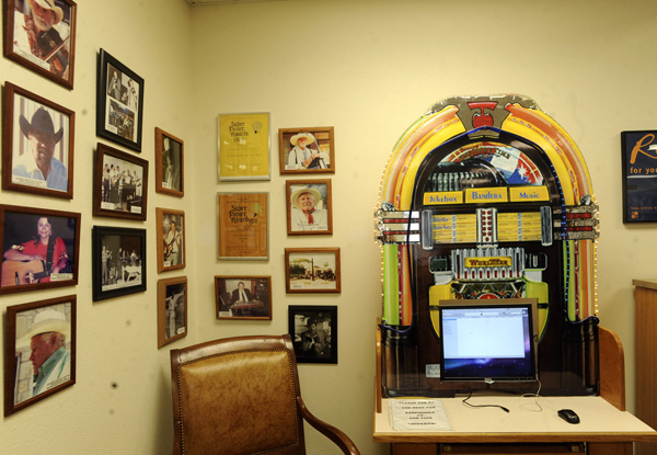 Bandera Music Hall of Fame can fit in your pocket