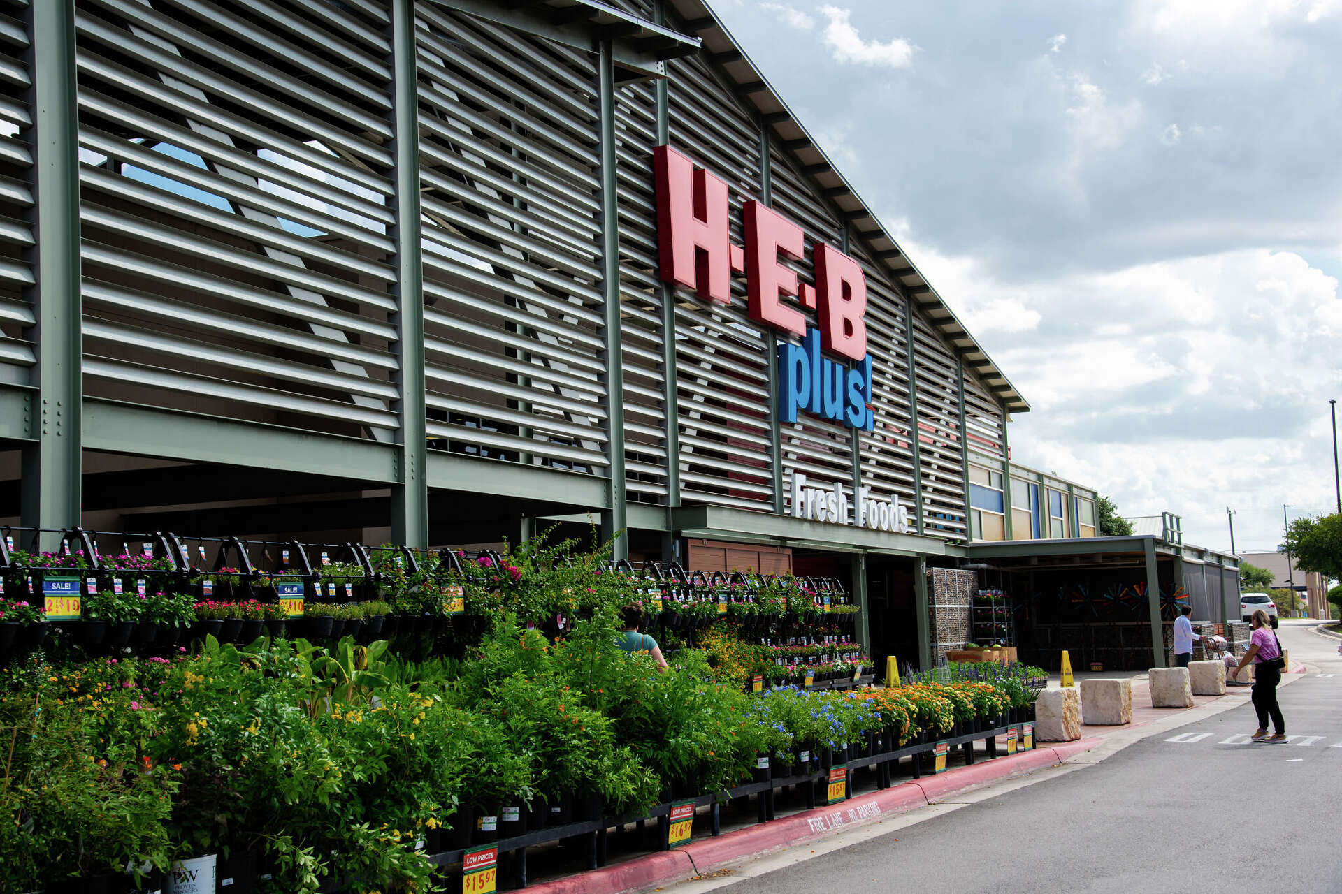 H-E-B store will undergo a $32.3M renovation overhaul