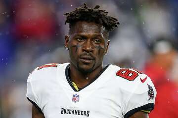 Ex-NFL star Antonio Brown gets $25K bail and GPS monitor on Miami attempted murder charge