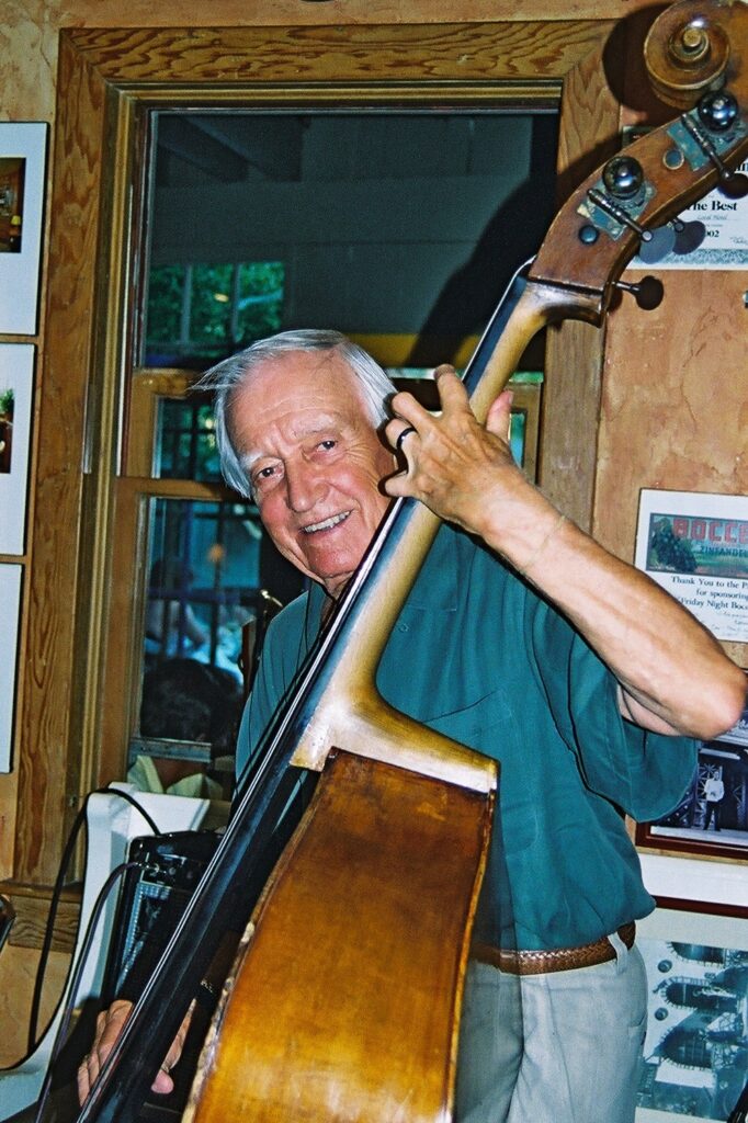 Dean Reilly, dean of the stand-up bass in jazz trios, dies at 94