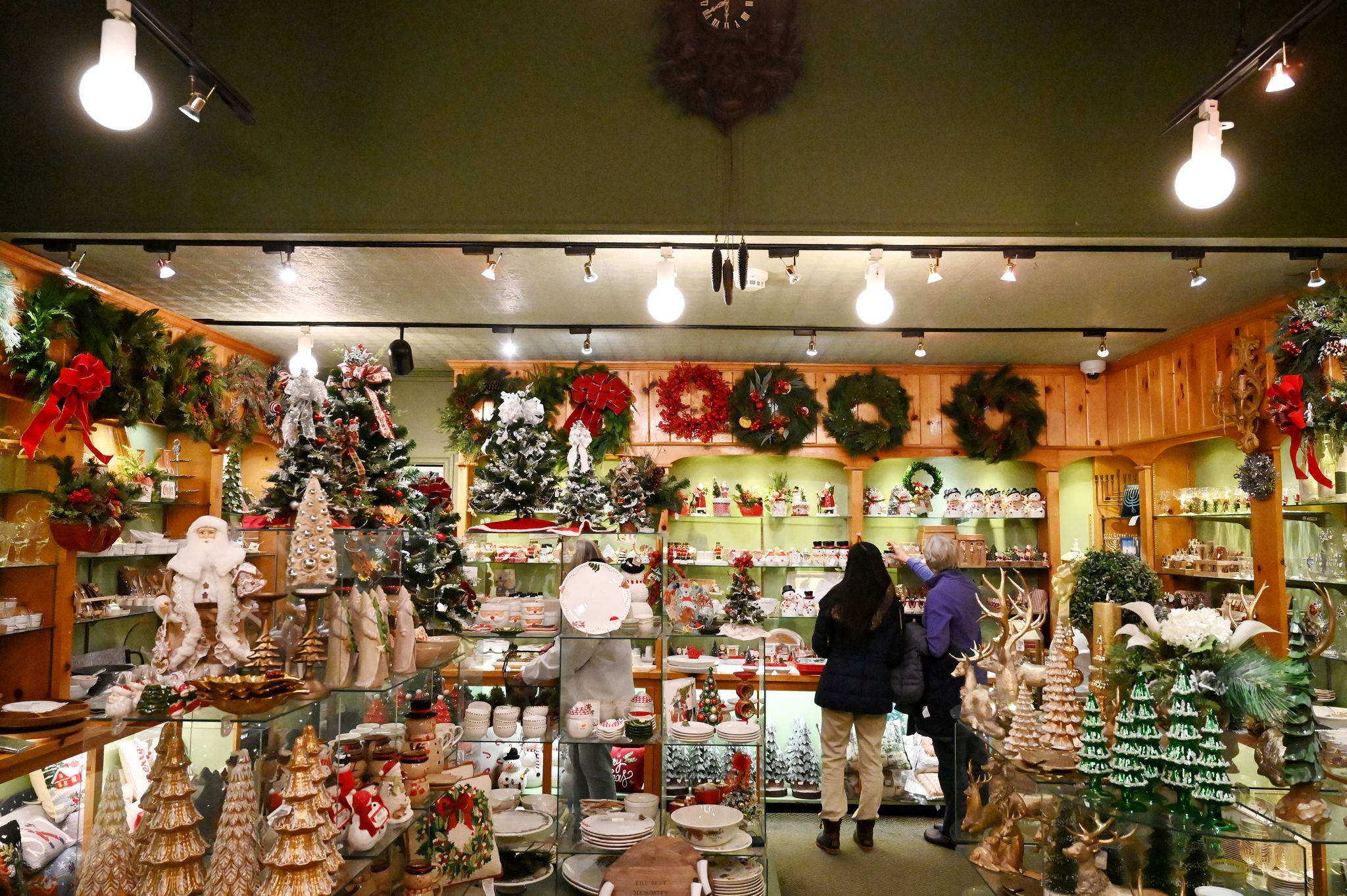 Holiday shopping outlook: retail sales on the rise nationwide