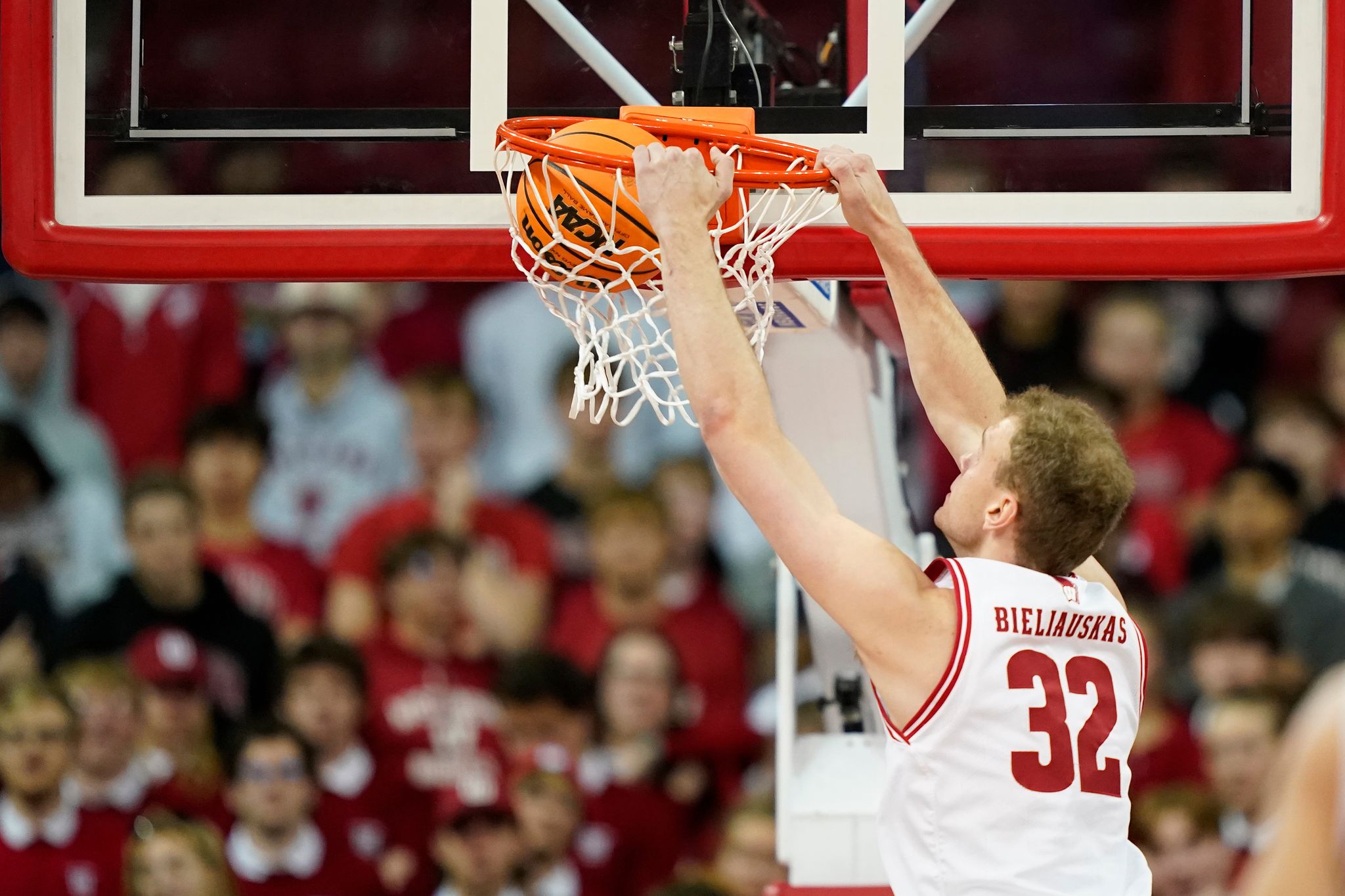 Winter's double-double helps No. 24 Wisconsin trounce Ball State 86-55