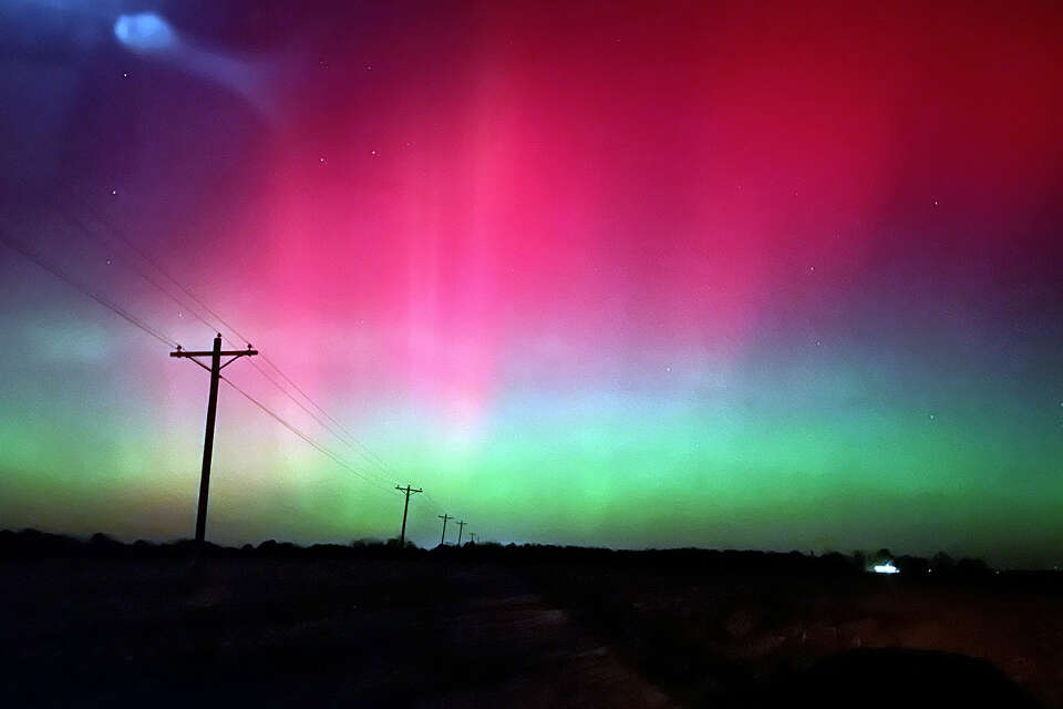 Northern lights make rare appearance in west-central Illinois
