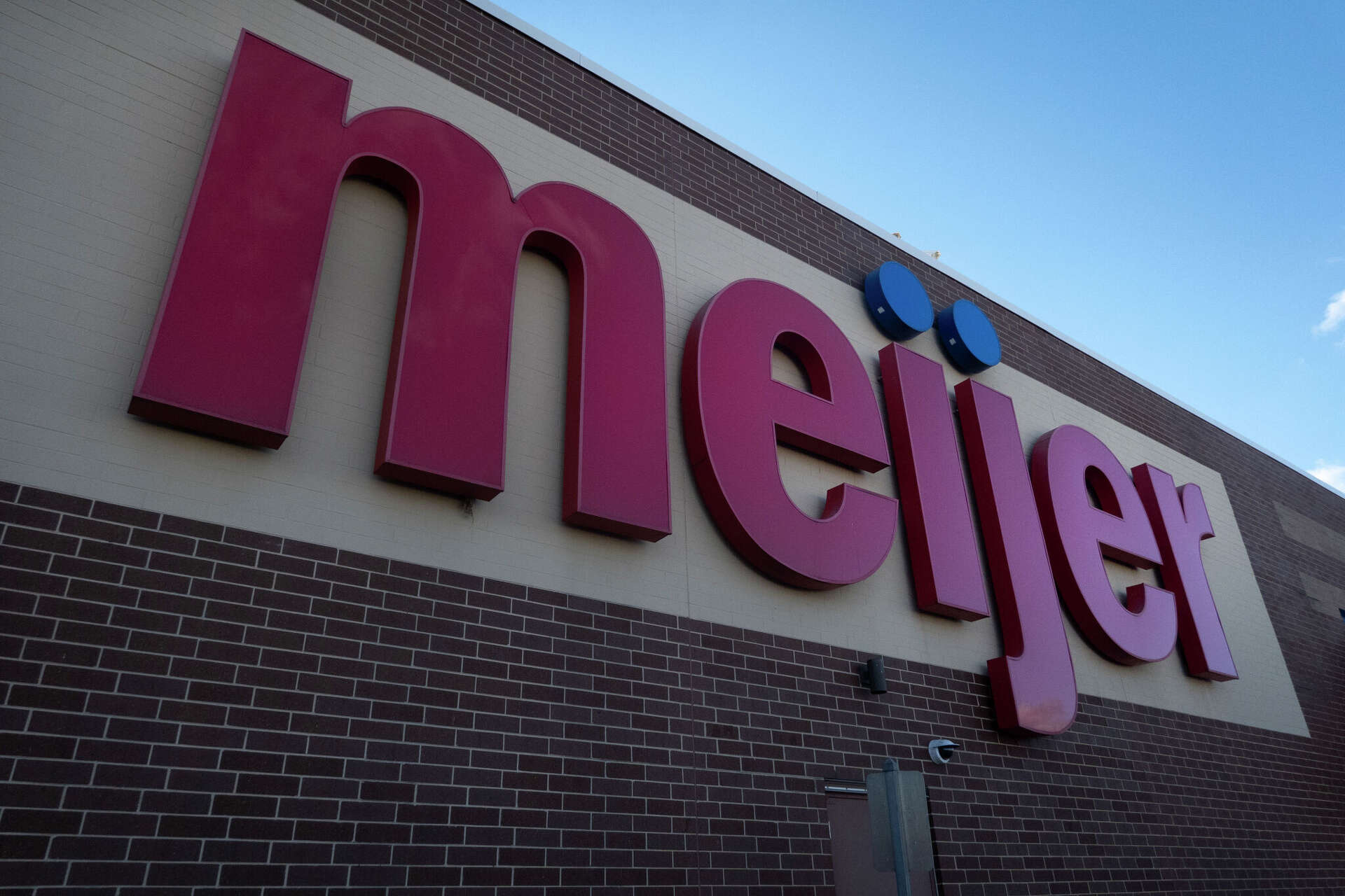Meijer cuts Thanksgiving prices, turkeys under 49¢/lb