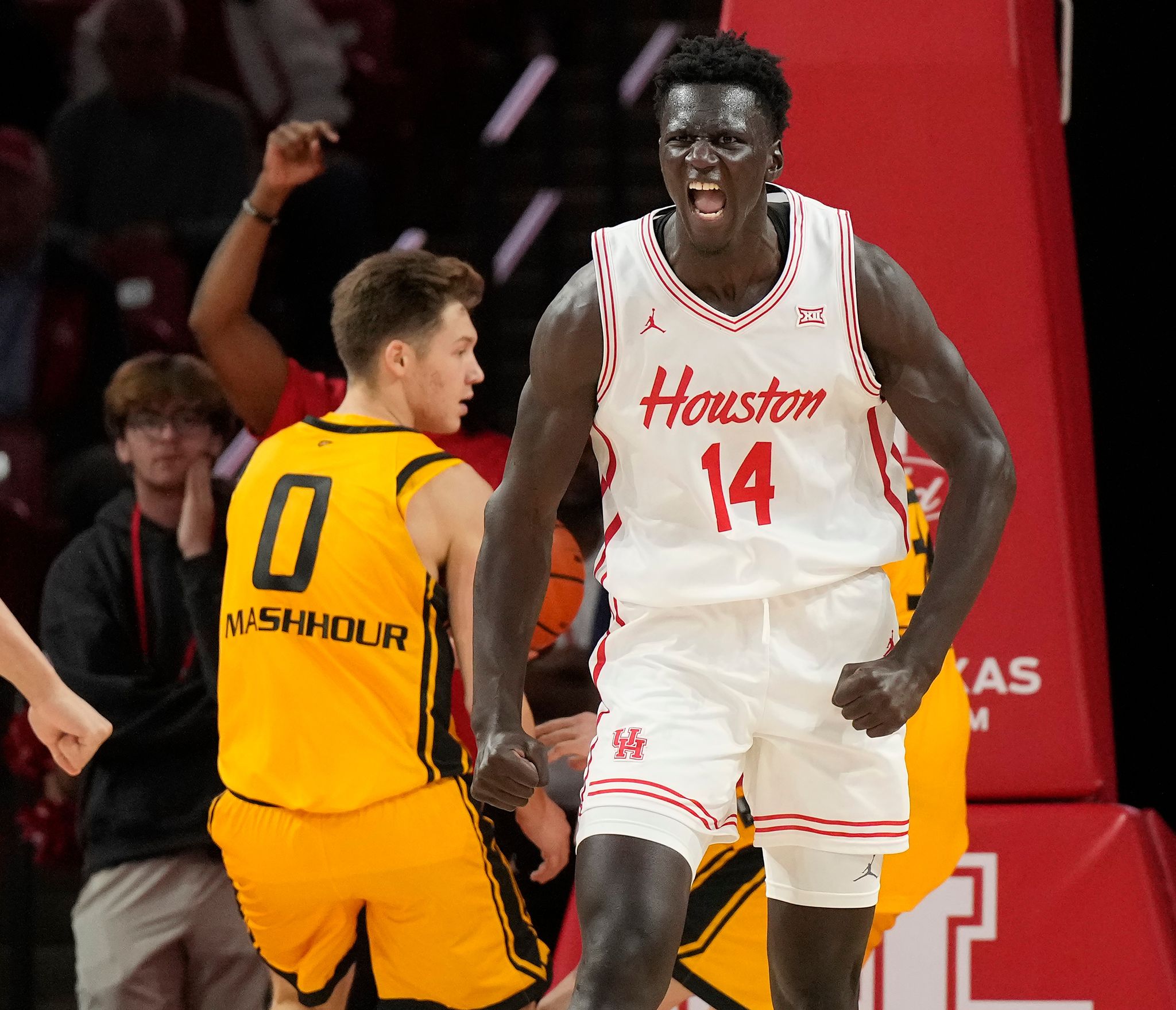 Kingston Flemings, Emanuel Sharp each score 19, No. 1 Houston beats ...