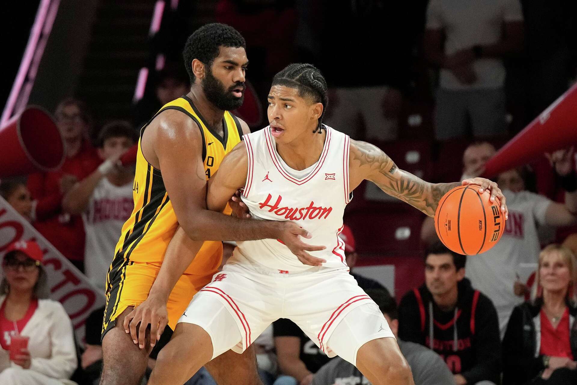 Houston Cougars blow out Oakland in first game as AP No. 1 team