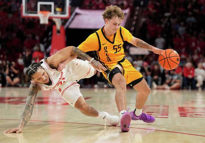 Houston Cougars blow out Oakland in first game as AP No. 1 team