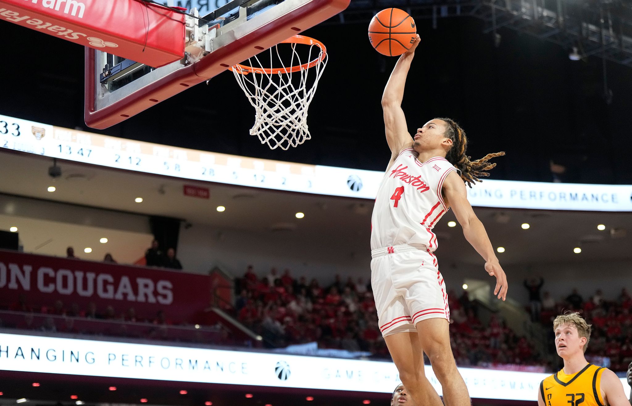 Houston routs Oakland 78-45 behind Flemings and Sharp