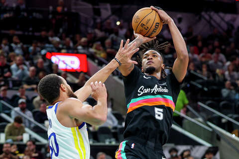 Spurs' Stephon Castle exits Sunday's game early due to injury