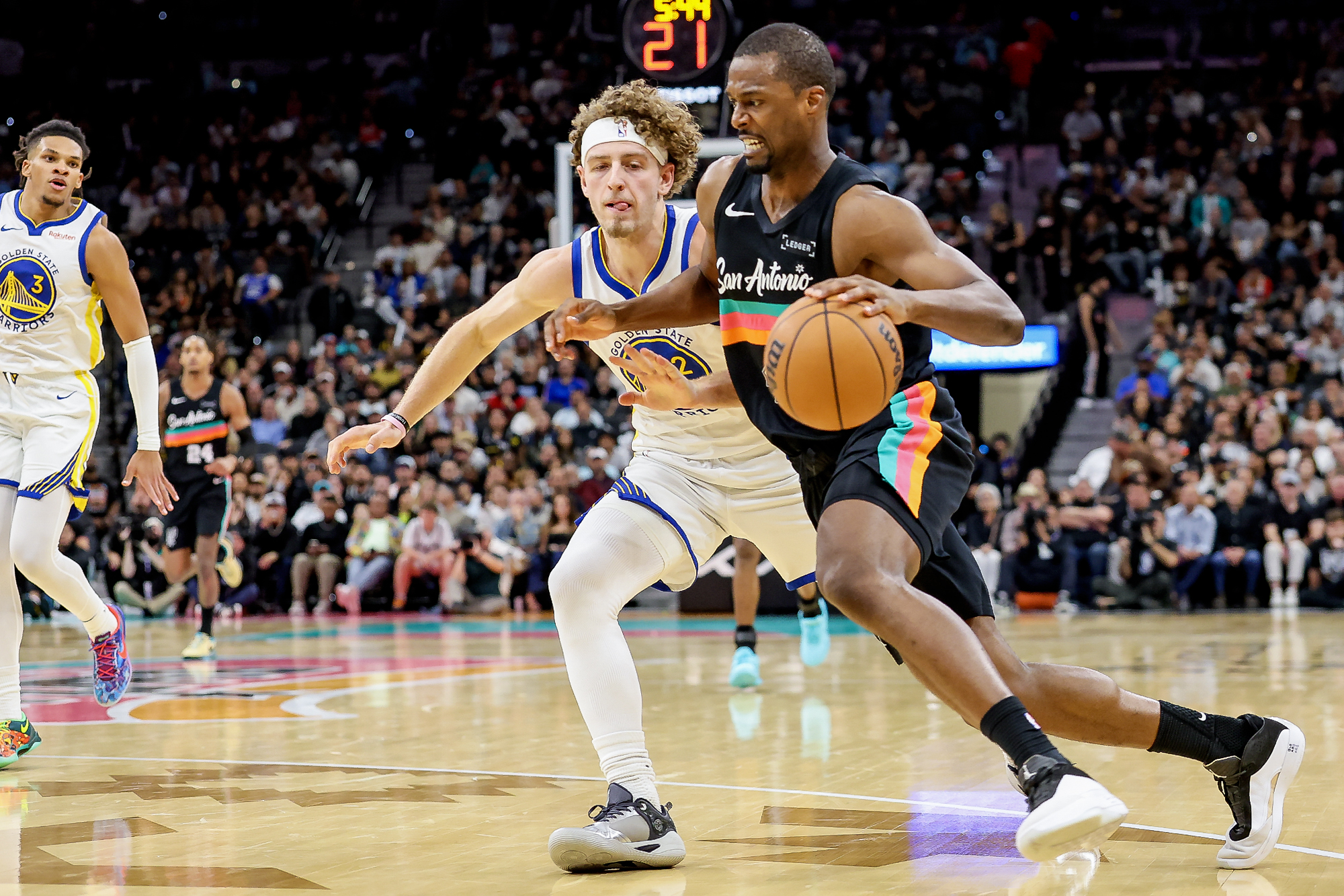 How Spurs' Harrison Barnes became the NBA's version of Forrest Gump