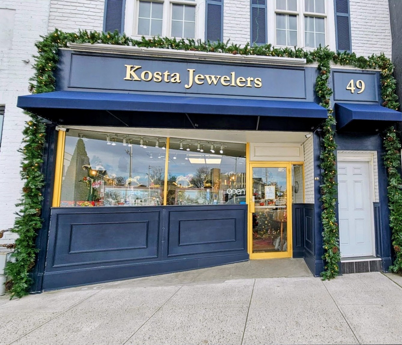 CT jeweler to close physical store after 45 years in business